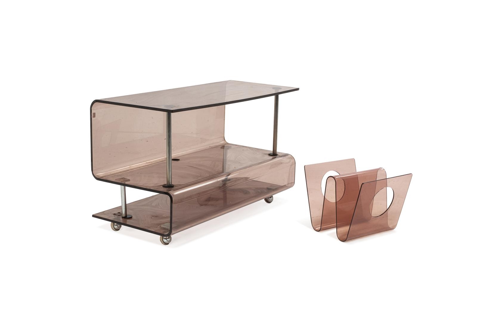 Michel Dumas | Table basse roulante de forme libre en plexiglass teinté ...