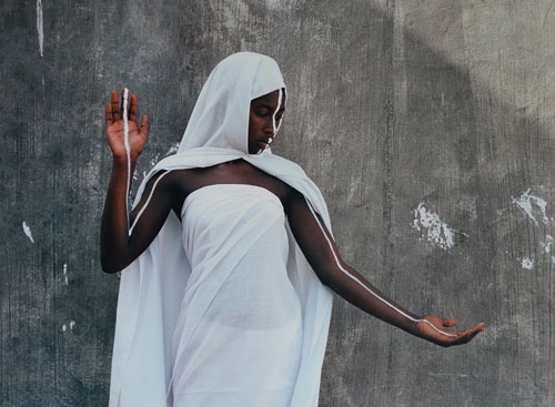 Maïmouna Guerresi | Yellow veiled. Frame Vergine delle rocce. (2000 ...