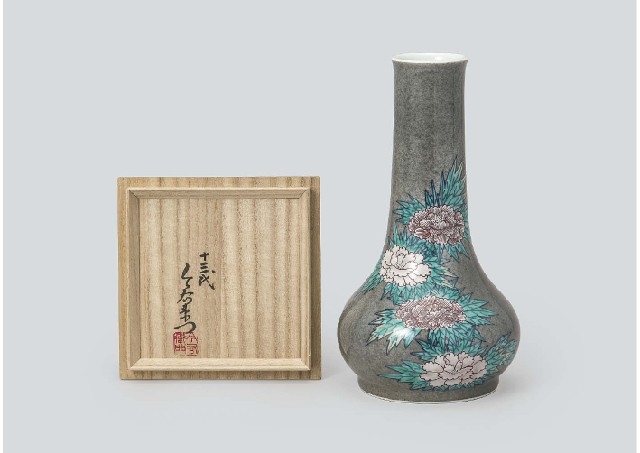 Imaizumi Imaemon | Iro-nabeshima gray vase with design of peony | MutualArt