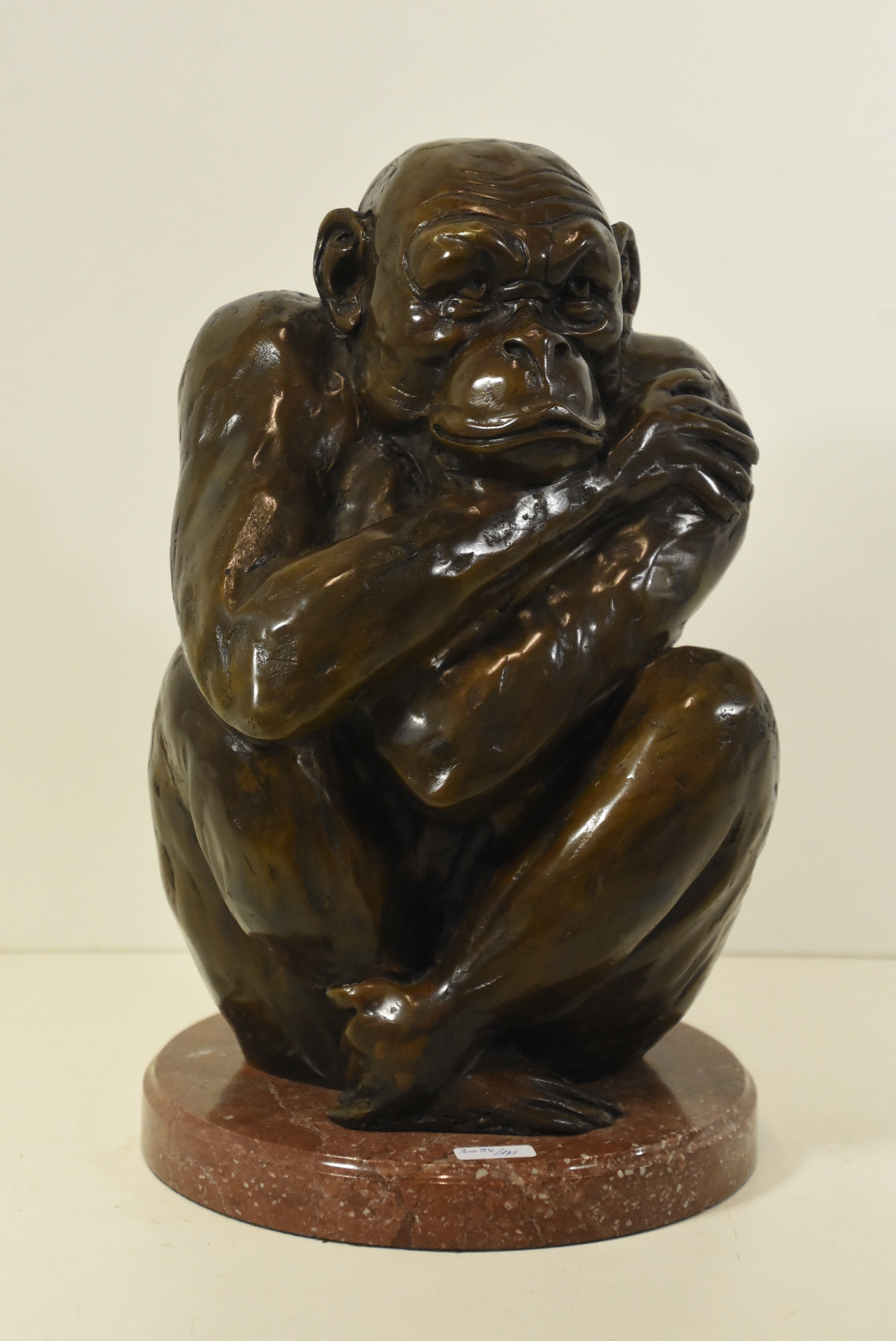 French School, 20th Century | Singe assis en tailleur les bras croisés ...