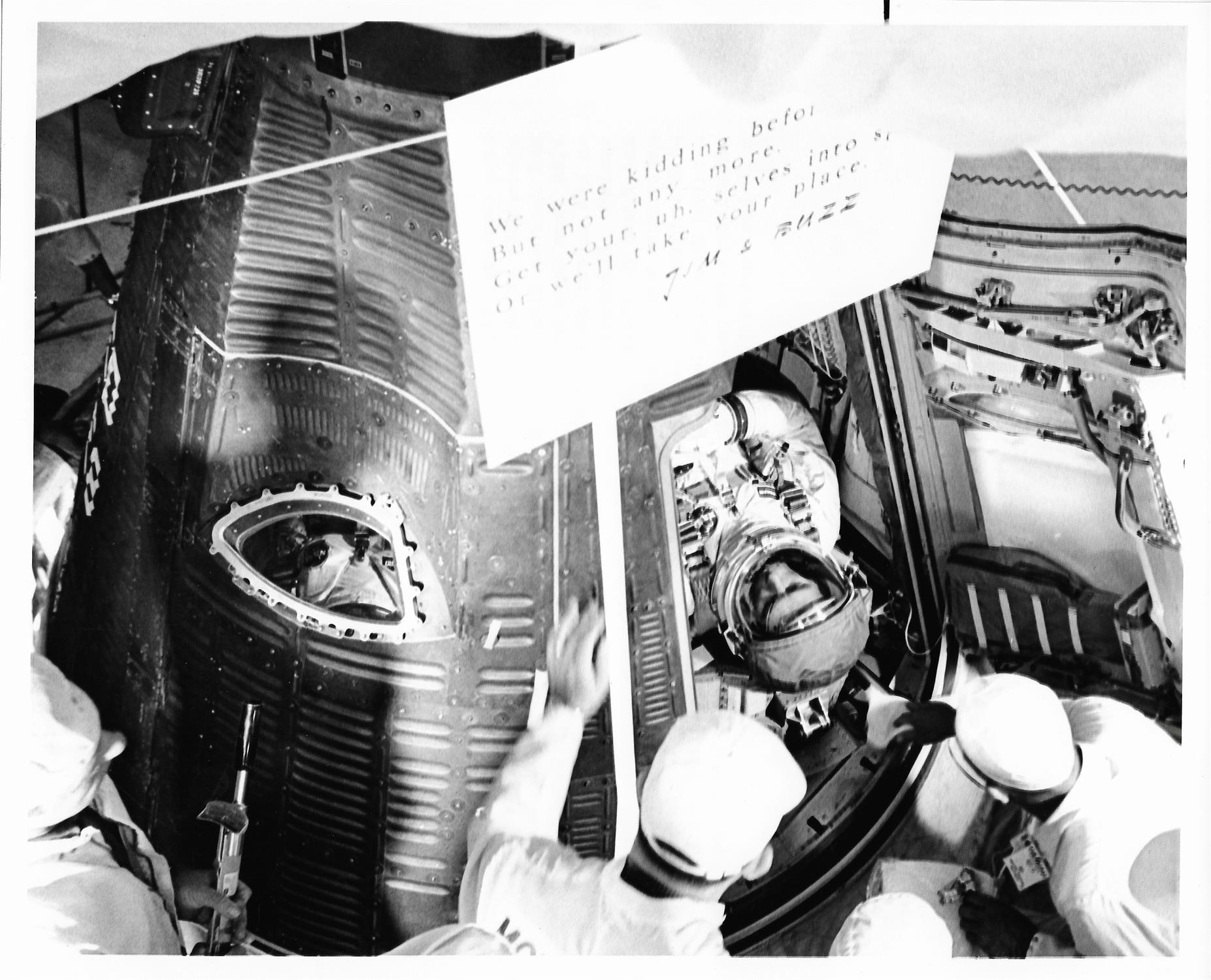 NASA | Pre-flight prepartions during final moments before the launch ...