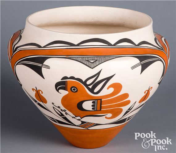 Darla Davis | large Acoma vessel (1990) | MutualArt