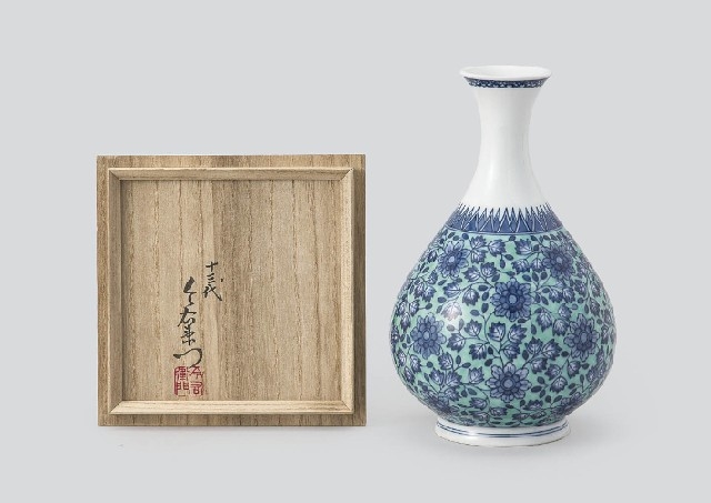 Imaizumi Imaemon | Iro-nabeshima vase with chintz design | MutualArt
