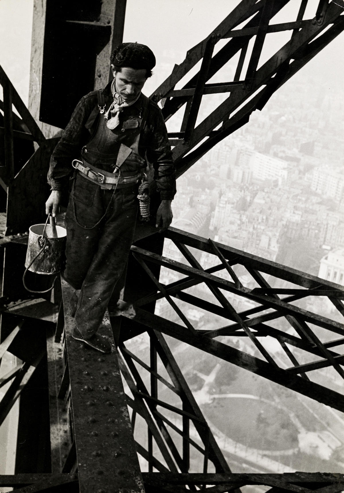Marc Riboud | Le Peintre de la Tour Eiffel (1953) | MutualArt