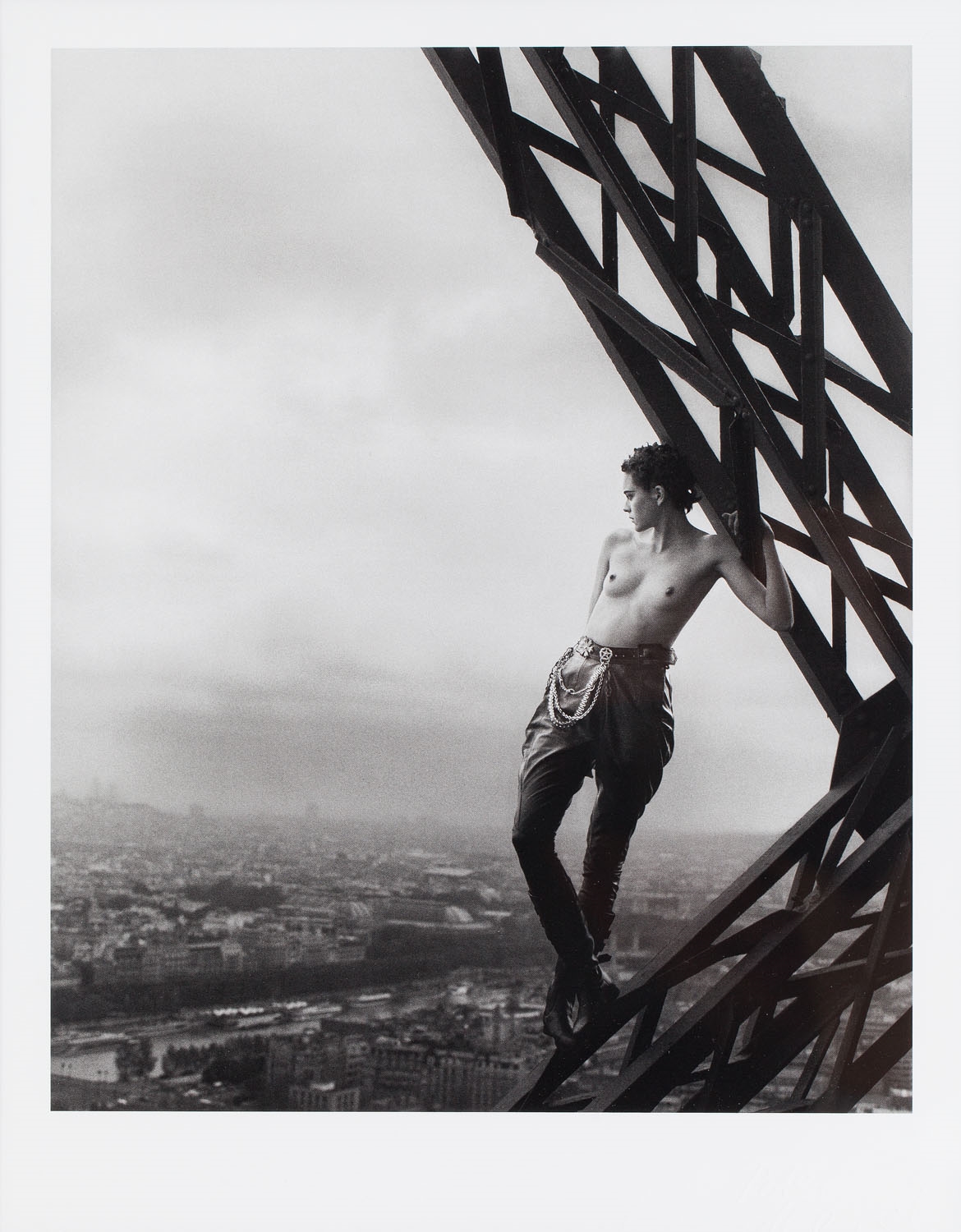 Peter Lindbergh | Mathilde on the Eiffel Tower (hommage à Marc Riboud ...