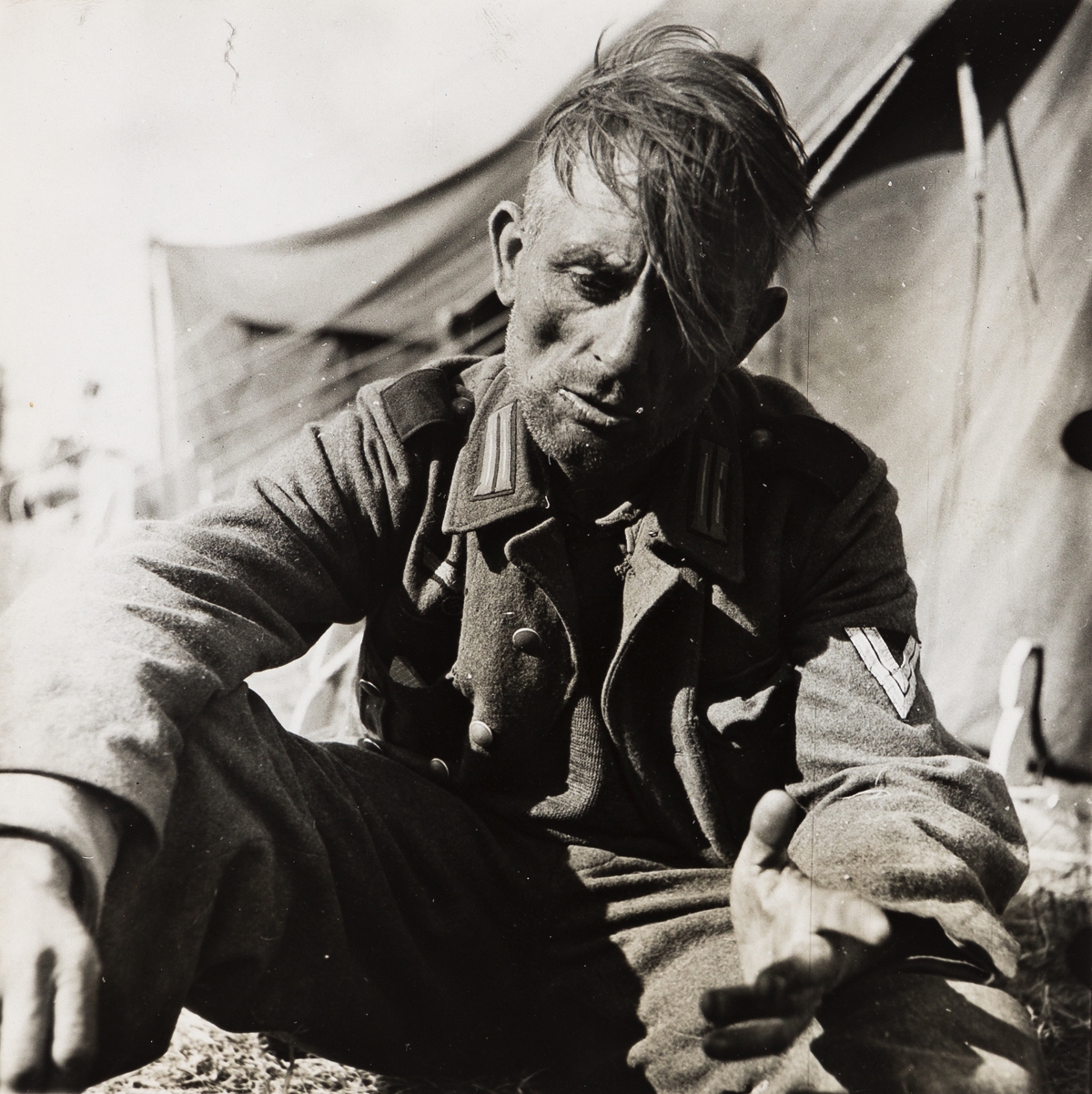 Robert Capa | German soldier captured by American forces, Omaha Beach ...