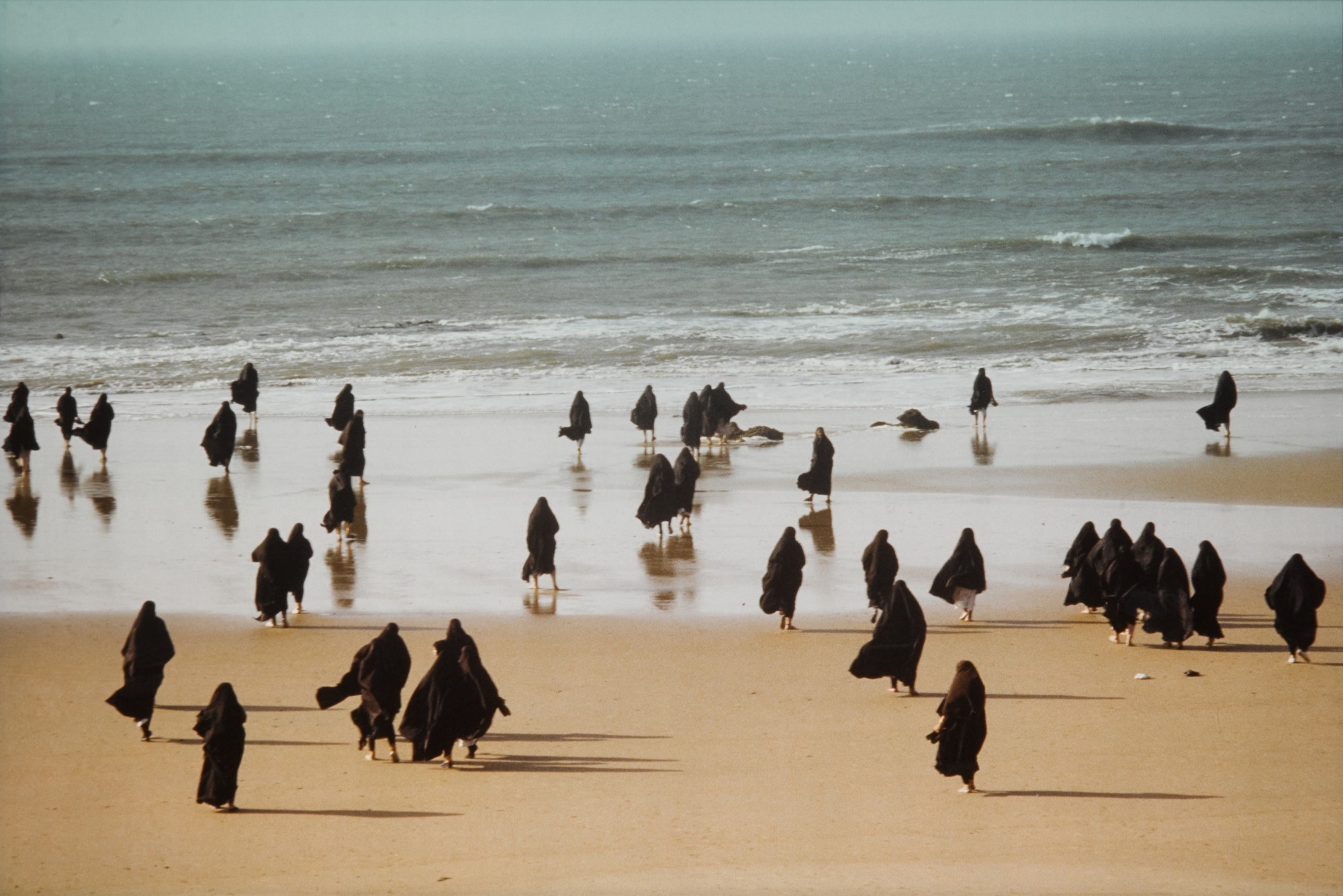 Shirin Neshat | Rapture Series (Women on Beach Scattered) (1999 ...