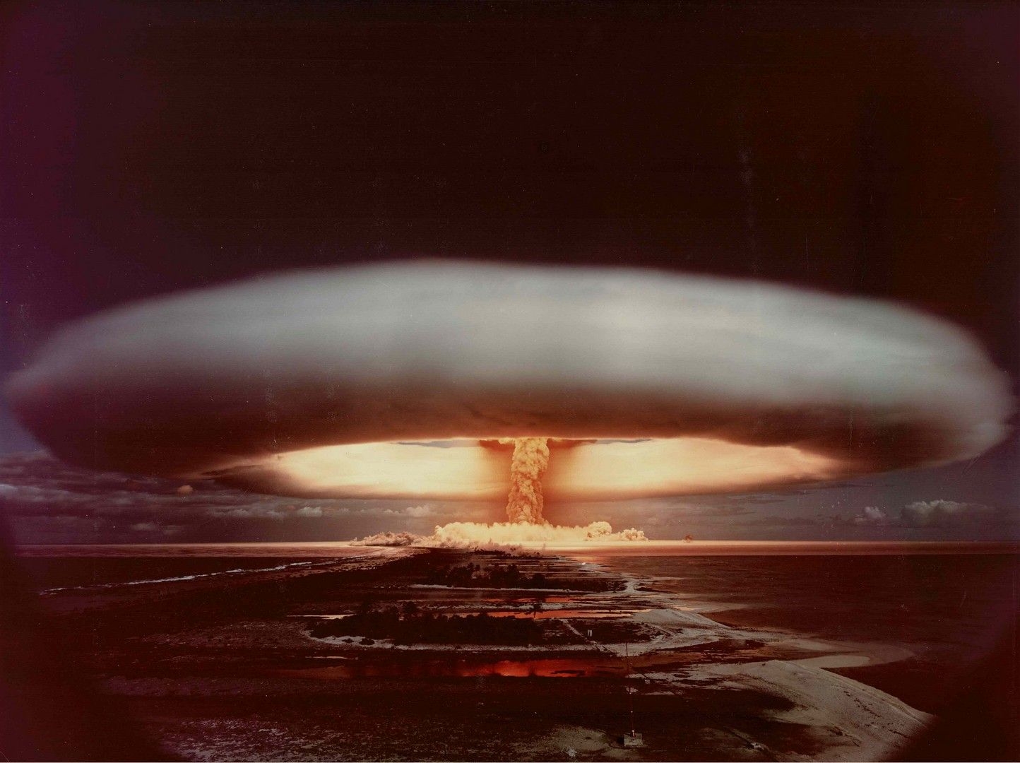 C.E.A. | Explosion nucléaire à Mururoa, tir Licorne (1970) | MutualArt