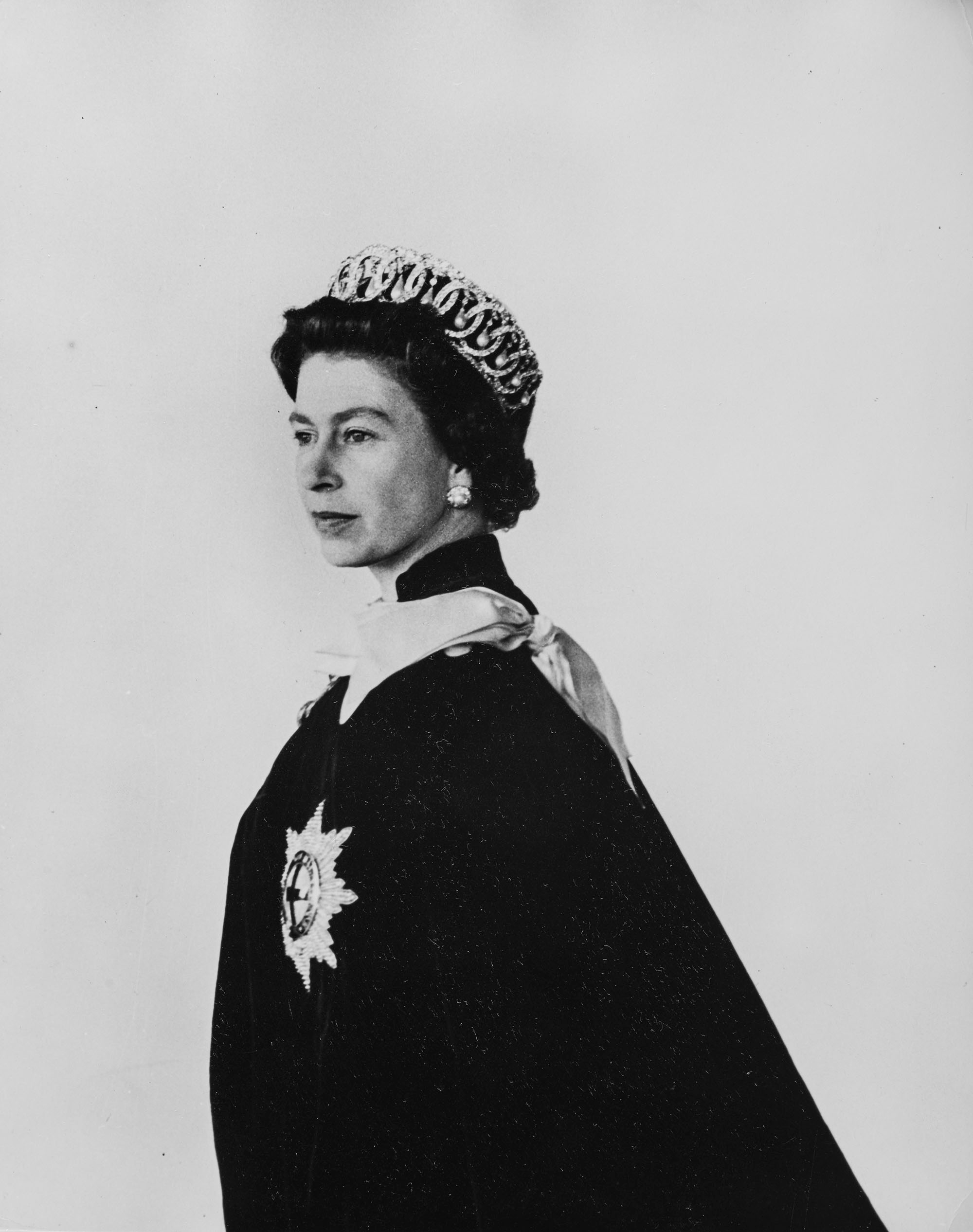 Cecil Beaton | Queen Elizabeth II (1969) | MutualArt