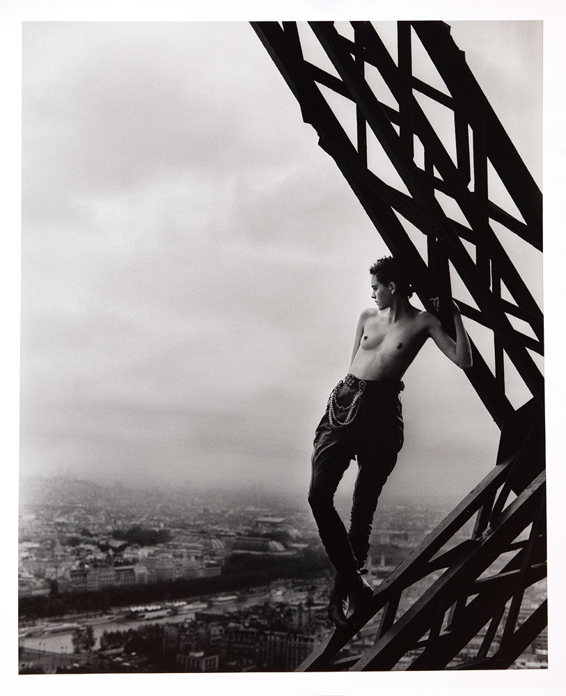 Peter Lindbergh | Mathilde on Eiffel Tower - Homage to Erwin Blumenfeld ...