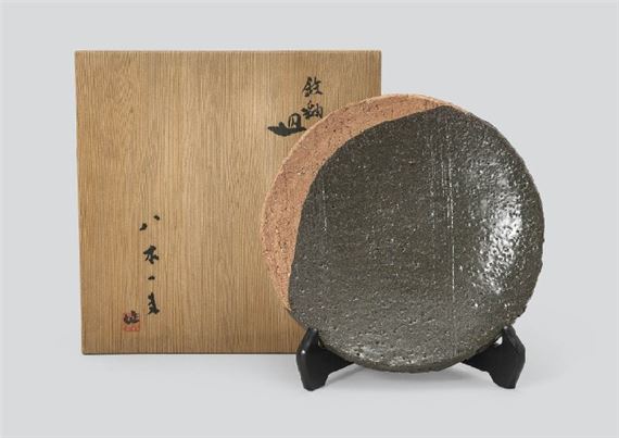 Kazuo Yagi | Plate in iron glaze | MutualArt