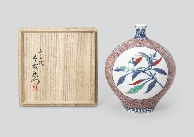 Imaizumi Imaemon Xii | Iro-nabeshima vase | MutualArt