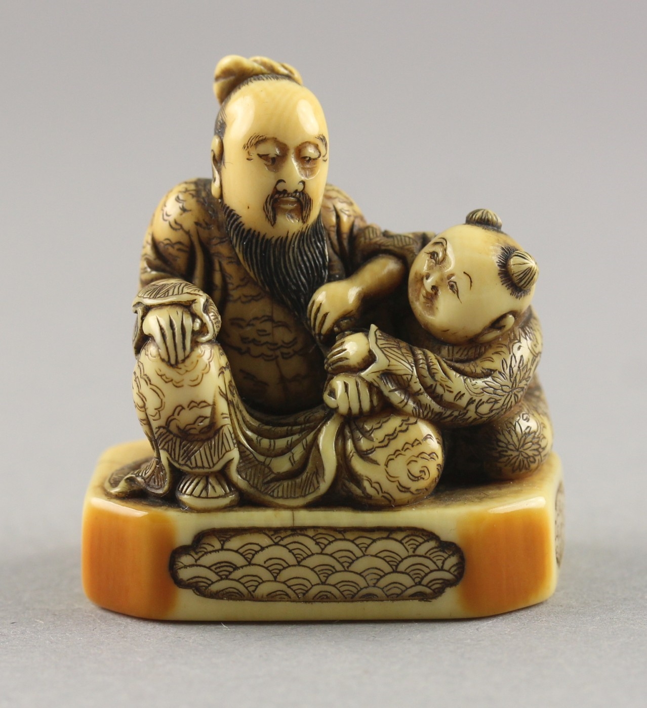 Tomotada | NETSUKE GELEHRTER MIT KARAKO (19) | MutualArt