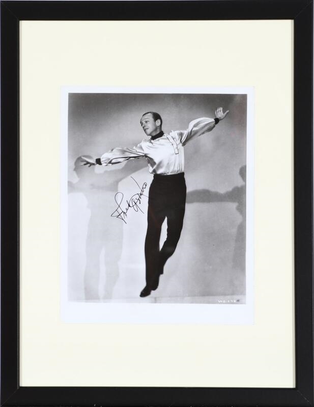 Unknown | A signed b/w vintage photograph of the American dancer and ...