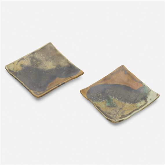 Toshiko Takaezu | Plates, set of two | MutualArt