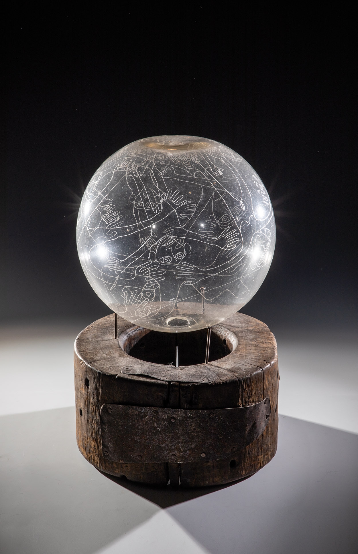 Paolo Martinuzzi | Kugelobjekt mit Diamantriß (80) | MutualArt