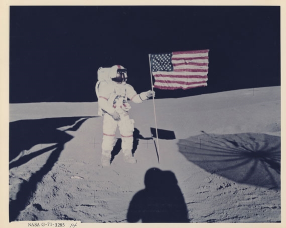 Edgar Mitchell | Alan Shepard and the US flag at Fra Mauro, EVA 1 (1971 ...