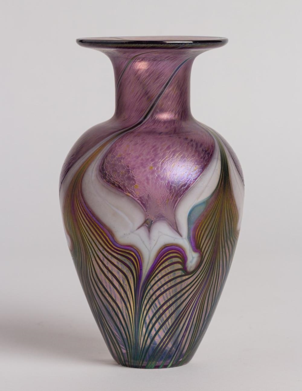 Robert Held | Art glass vase | MutualArt