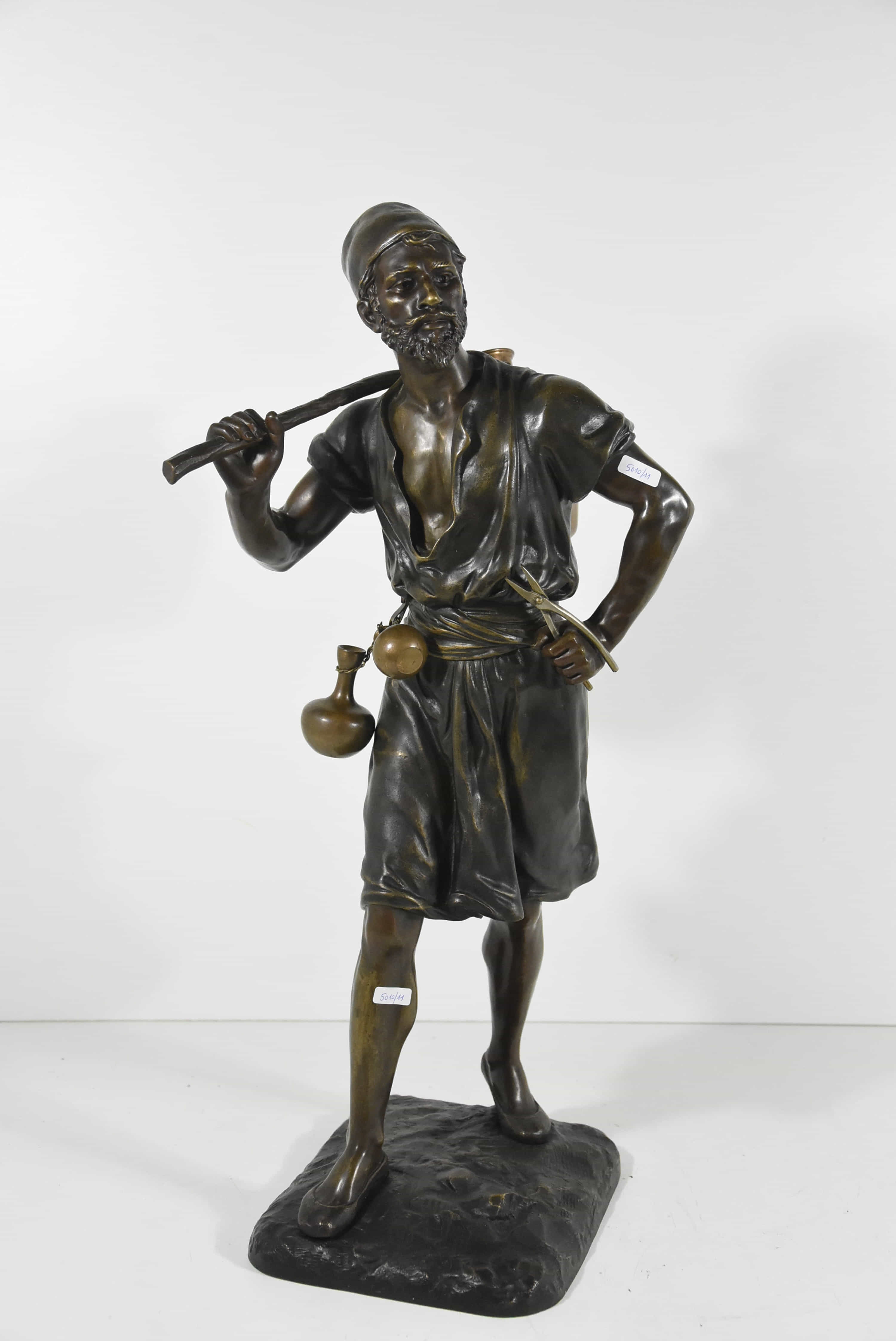 Marcel Debut | Porteur d'eau | MutualArt