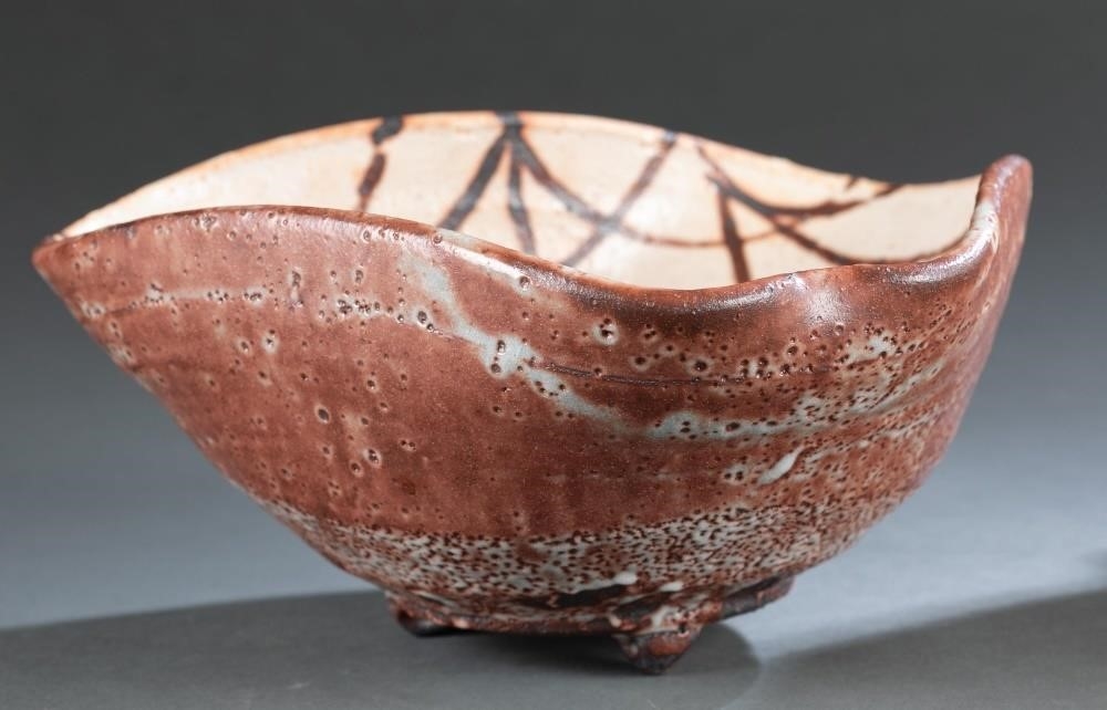 Toshisada Wakao | nezumi shino triangular stoneware footed bowl | MutualArt