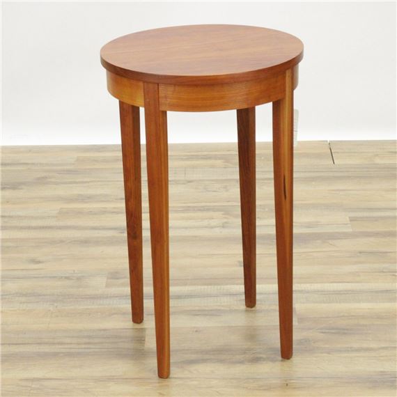 Thomas Moser | Side Table (2001) | MutualArt