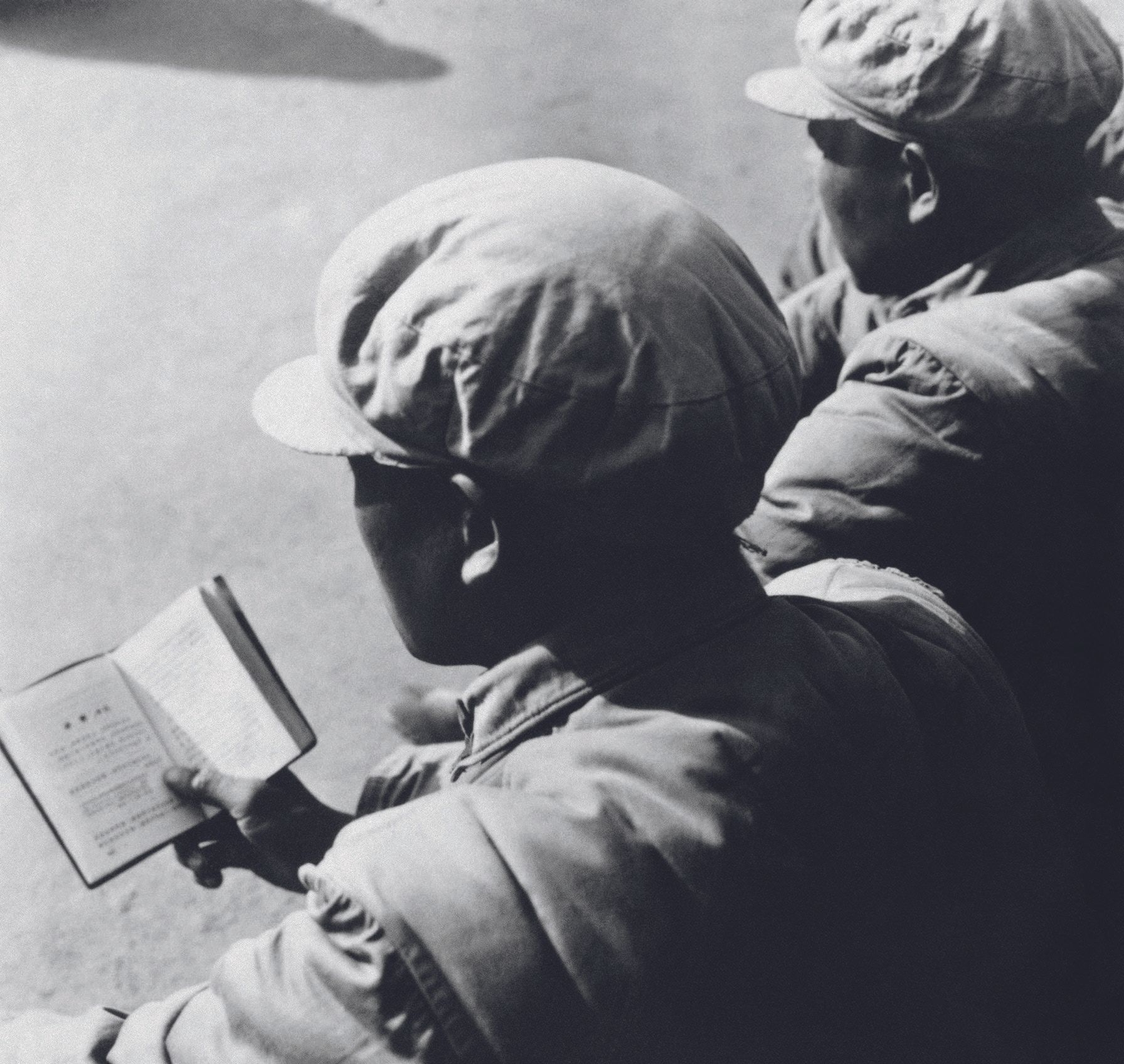 Jean Vincent | A Chinese Red Guards reading President Mao Zedong ...