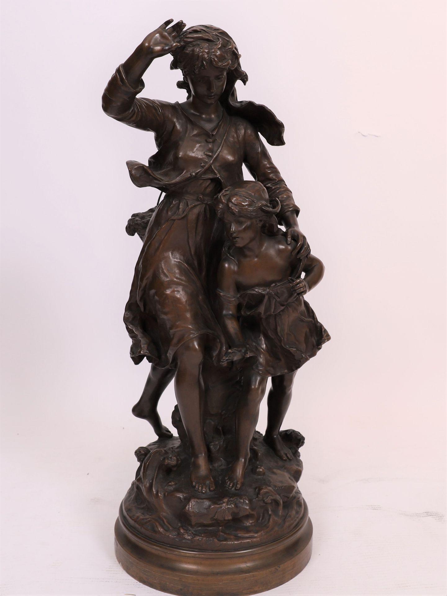 Hippolyte François Moreau | LES JEUNES PÊCHEUSES DE MOULES | MutualArt