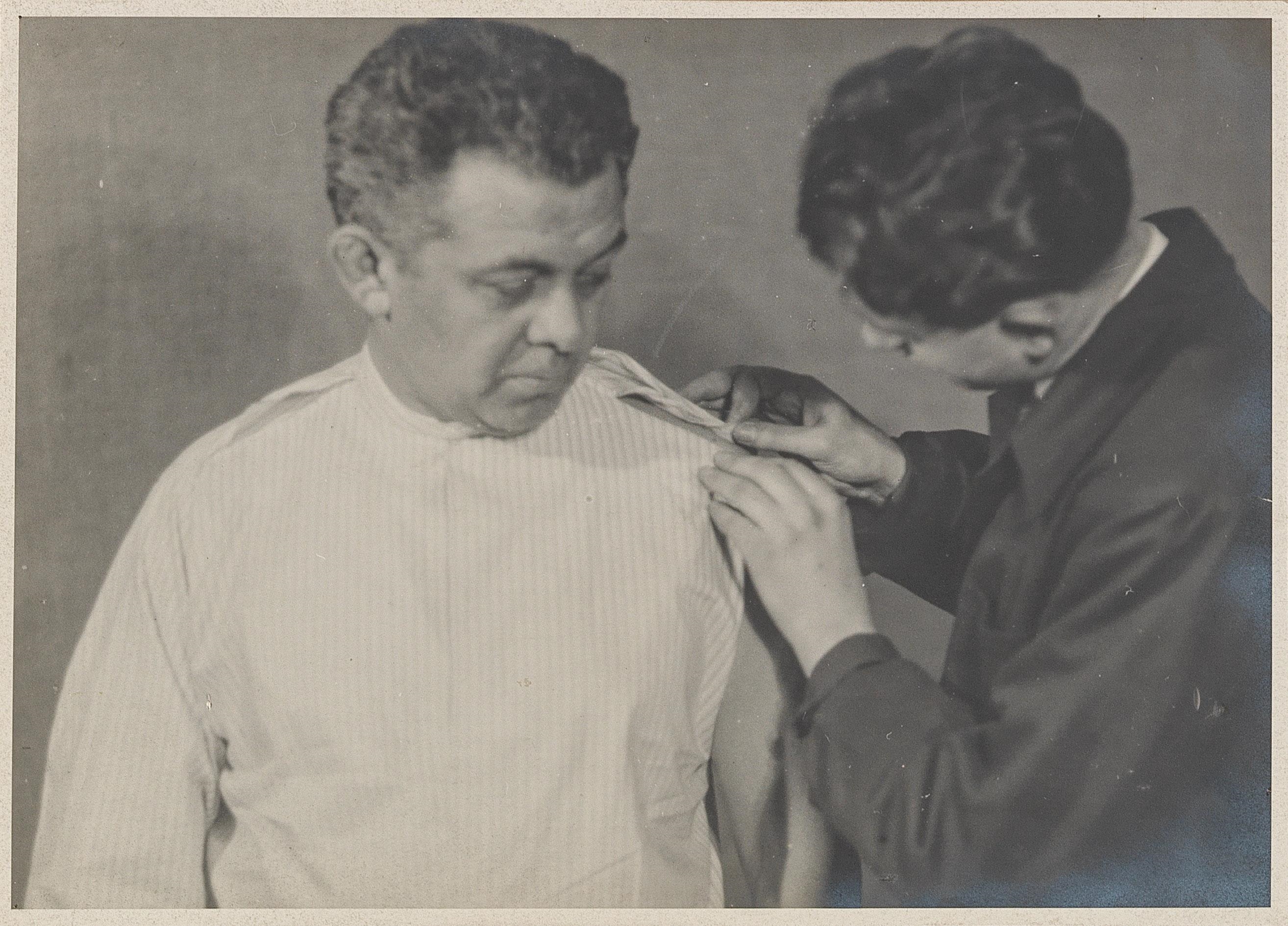 Paul Freiberger | Hinter dem Schalter, Monteur im Keller, Beim ...