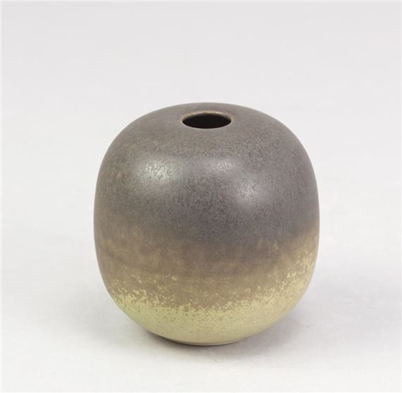Ray Silverman | a small porcelain vessel | MutualArt