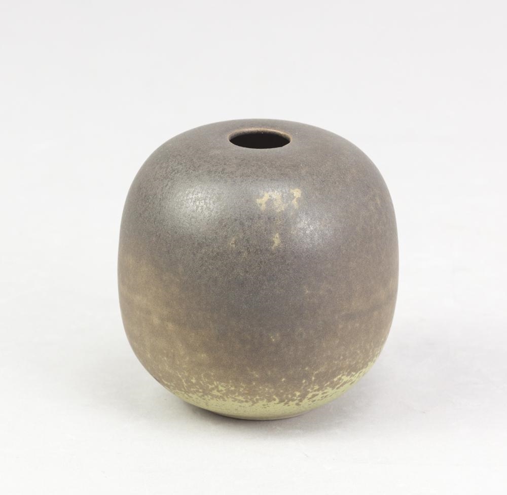 Ray Silverman | a small porcelain vessel | MutualArt