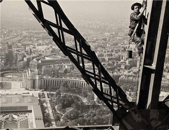 Marc Riboud | Le Peintre de la Tour Eiffel (1953) | MutualArt