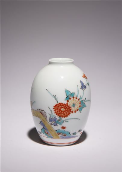 Kakiemon Sakaida (13th) | A SMALL JAPANESE VASE BY SAKAIDA KAKIEMON ...
