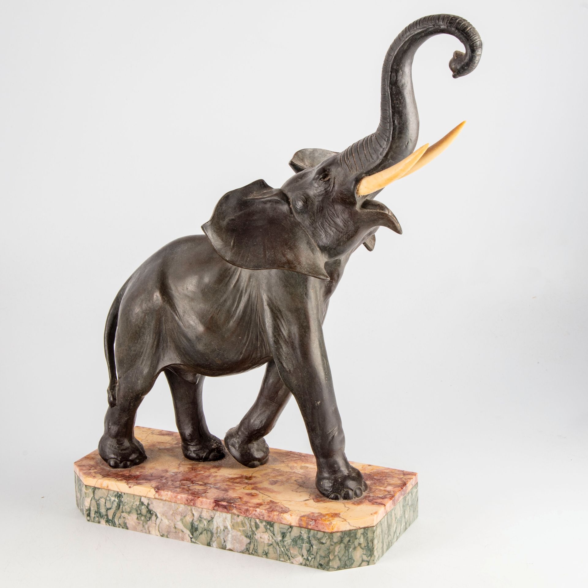 Robert Bousquet | Eléphant à la balle | MutualArt