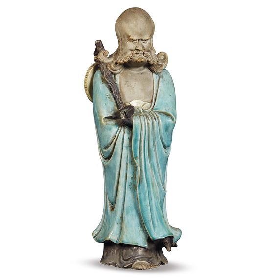 Chinese School, 18th Century | Saggio con veste azzurra che tiene in ...