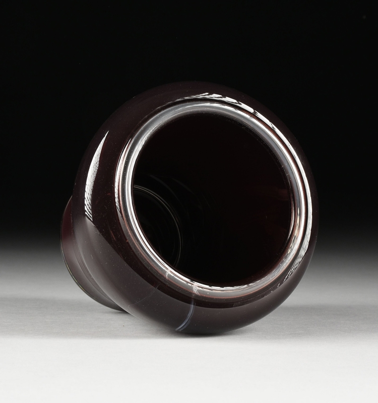 David Traub | AN ART GLASS VASE (1981) | MutualArt