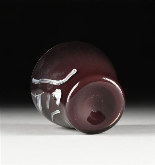 David Traub | AN ART GLASS VASE (1981) | MutualArt