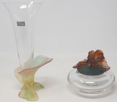 Daum Frères | Glass feet flowers in glass paste; candy box | MutualArt