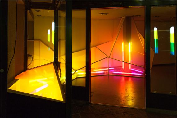 Lukas Veraguth | Artist Overview | MutualArt