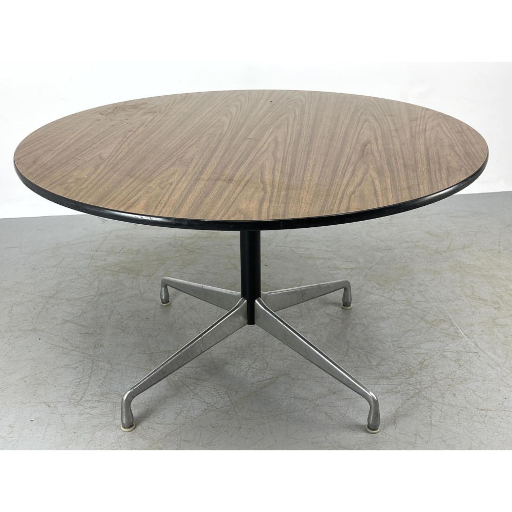 Herman Miller | Herman Miller Round Dinette Dining Table. | MutualArt