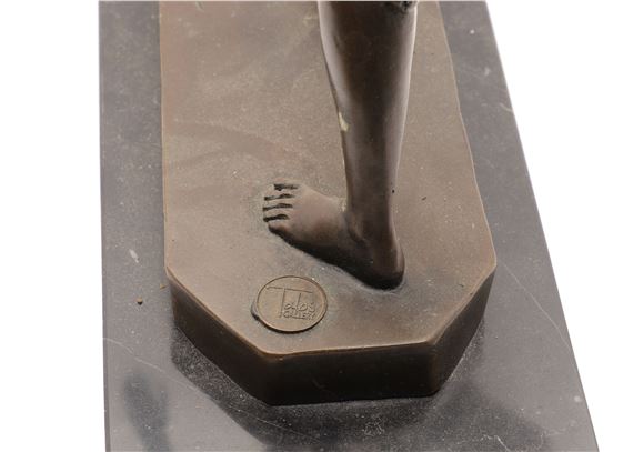 R. Leger | a bronze figure of Diana The Huntress | MutualArt