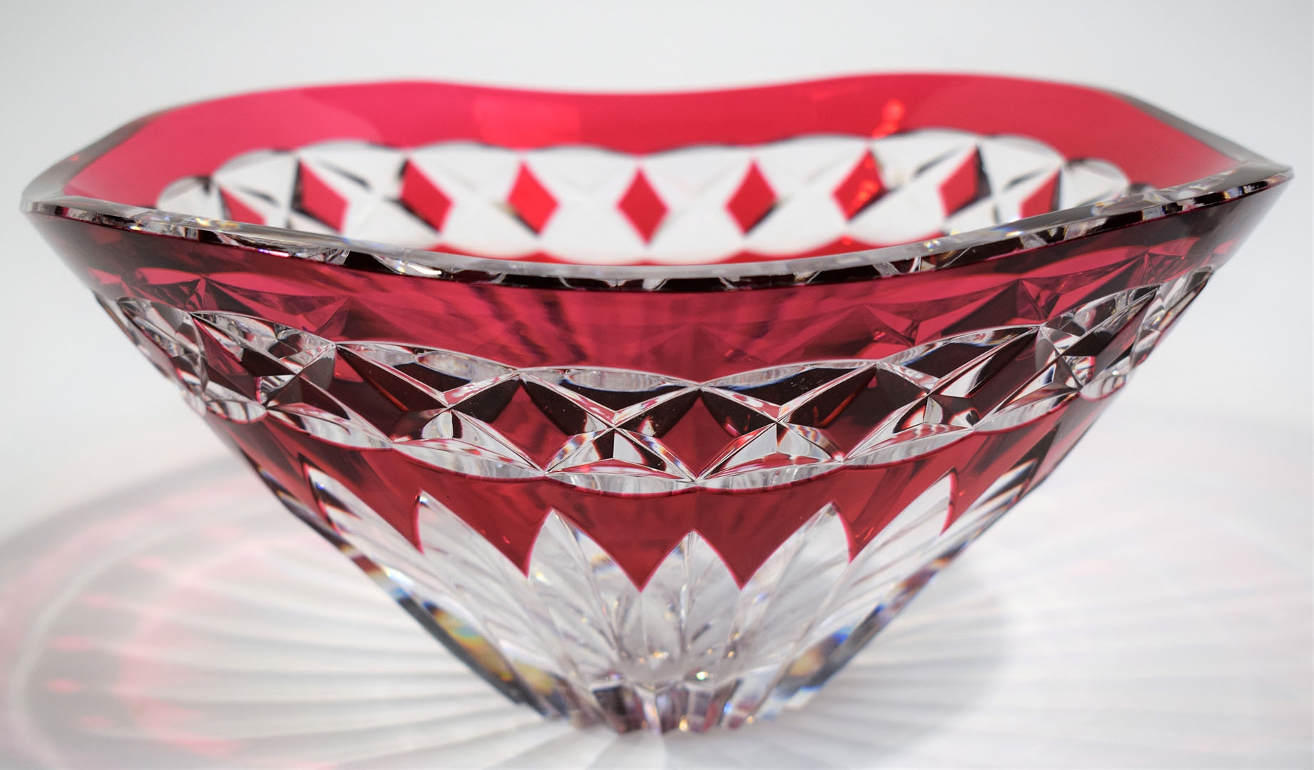 Val Saint Lambert | Large white and red crystal bowl | MutualArt