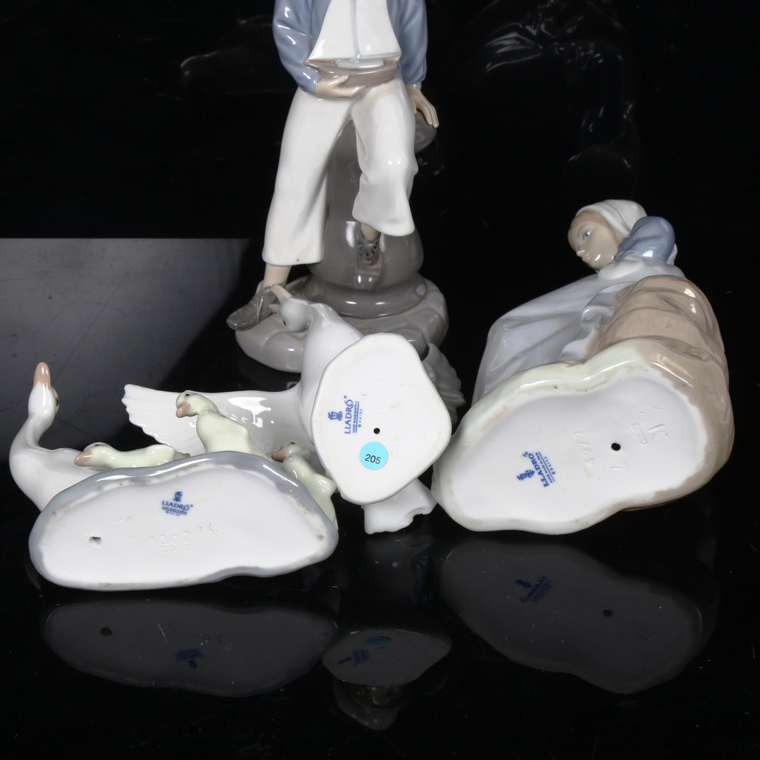 Lladró S.A | 4 Lladro porcelain figures | MutualArt