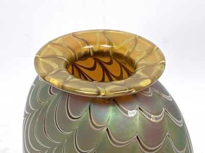 Craig Zweifel | Iridescent Studio Art Glass Vase. | MutualArt