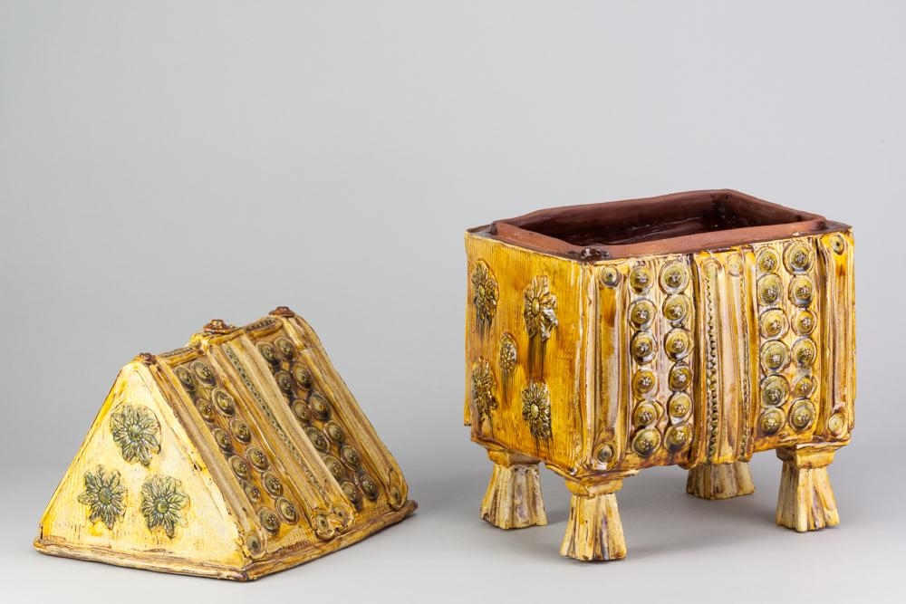 Geoffrey Fuller | footed casket | MutualArt