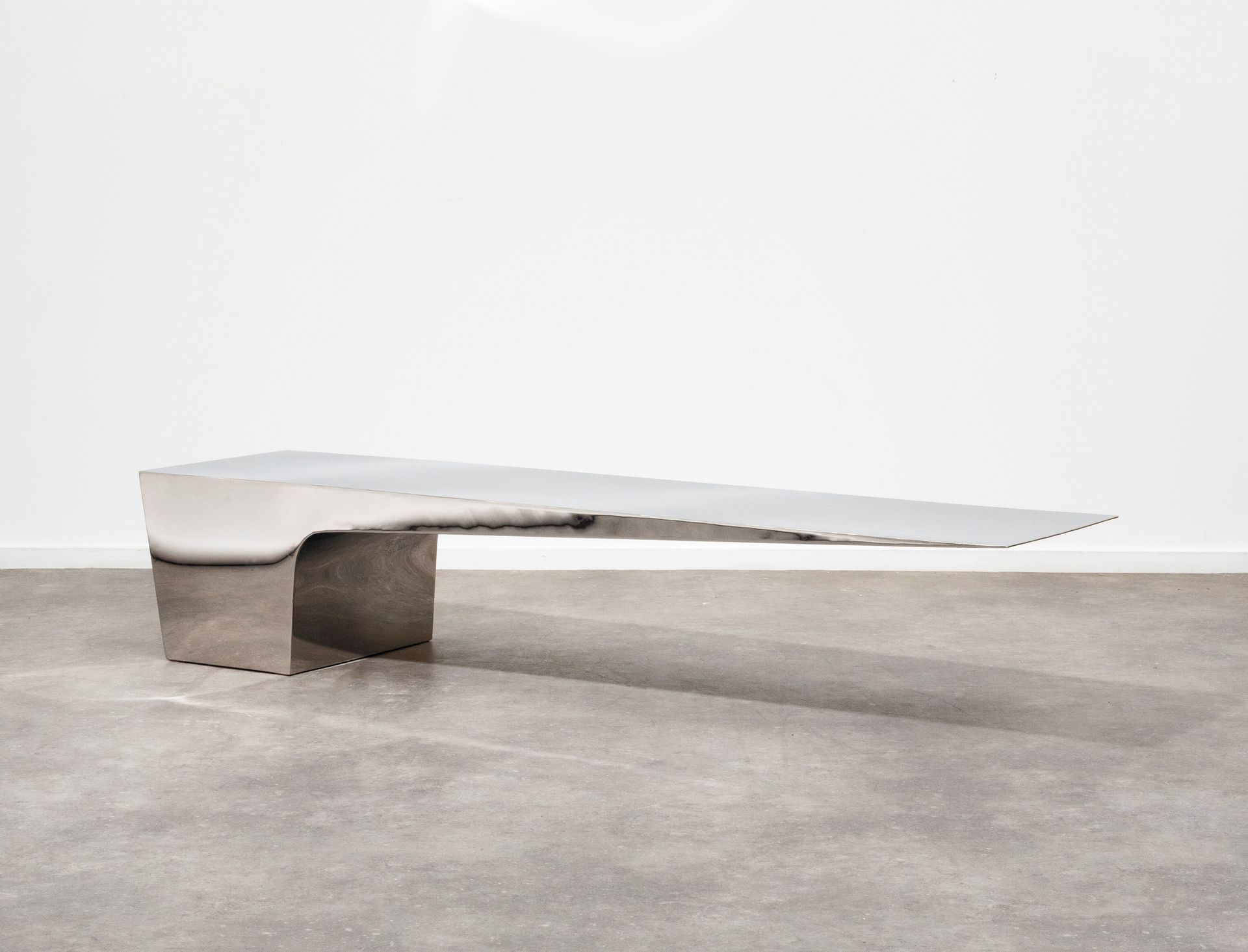 Pol Quadens | Arrow Table basse (2022) | MutualArt