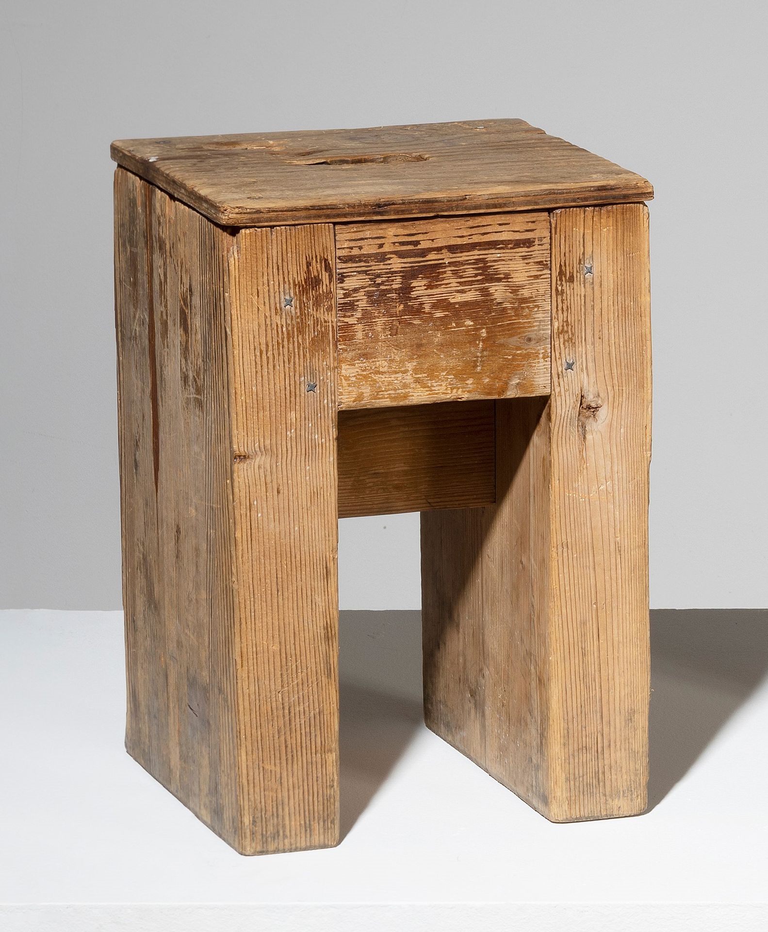 Jean Prouvé | Tabouret Pin massif brut. (1972) | MutualArt