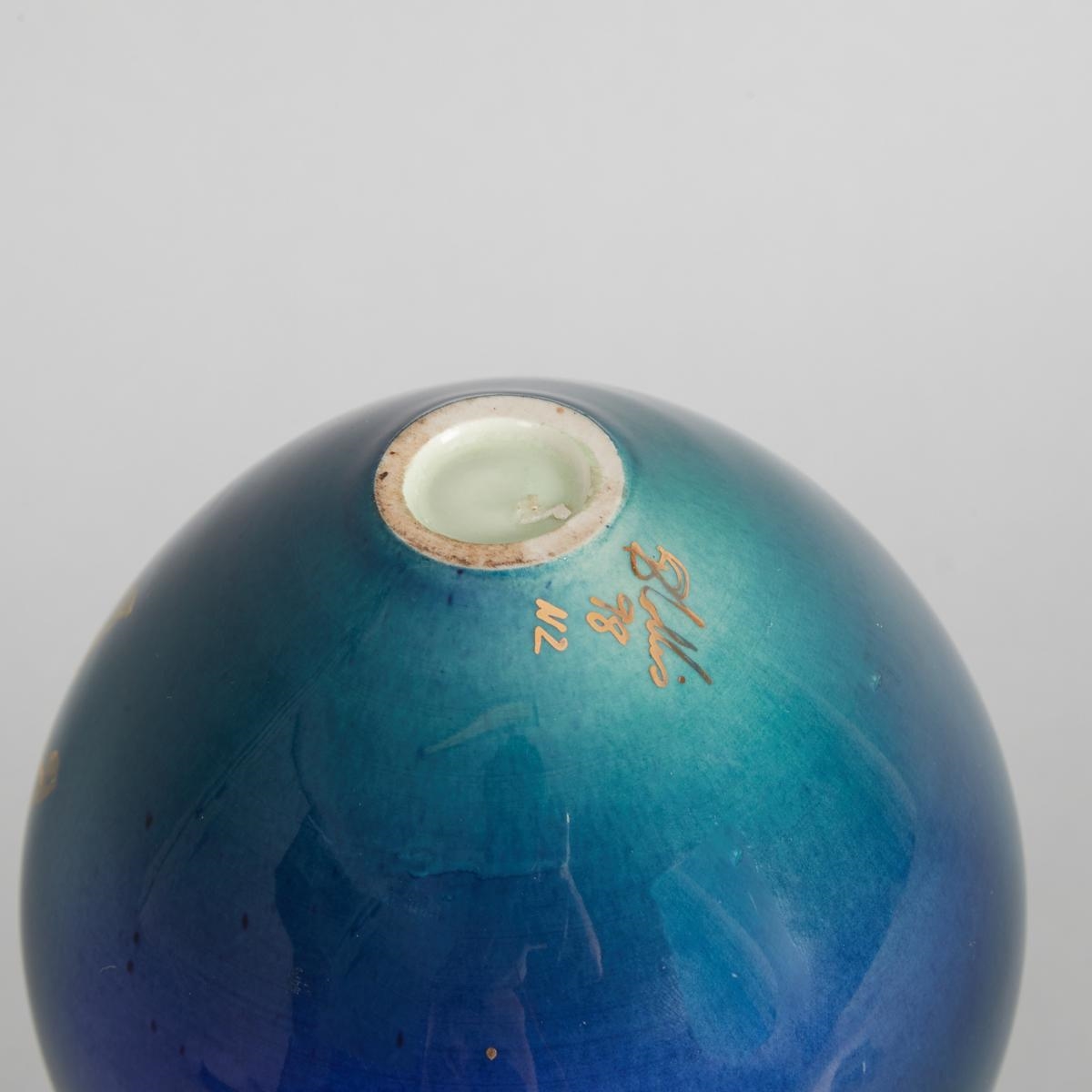 Peter Collis | A Peter Collis Vase | MutualArt