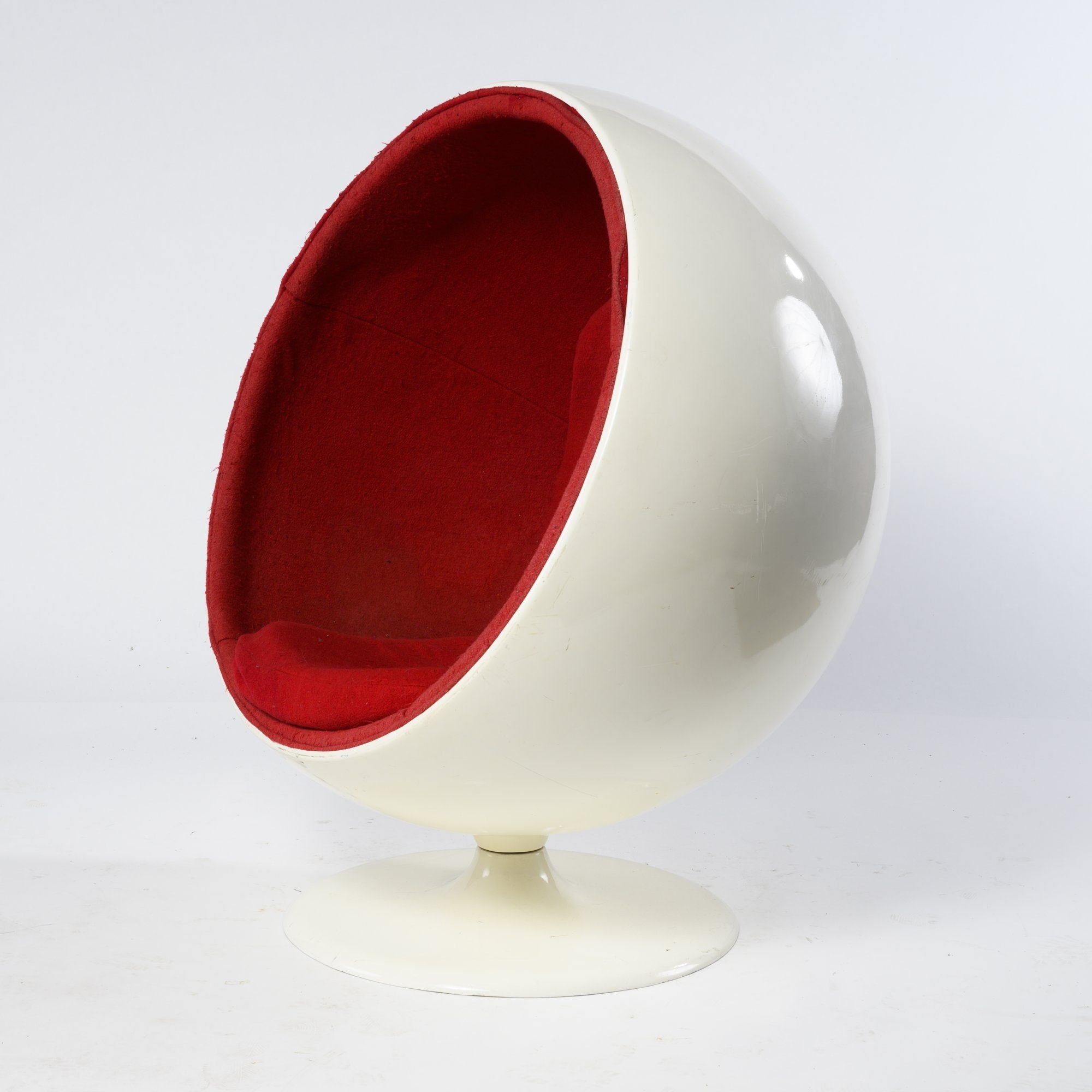 Eero Aarnio | 'Ball chair' (1963 - 1965) | MutualArt