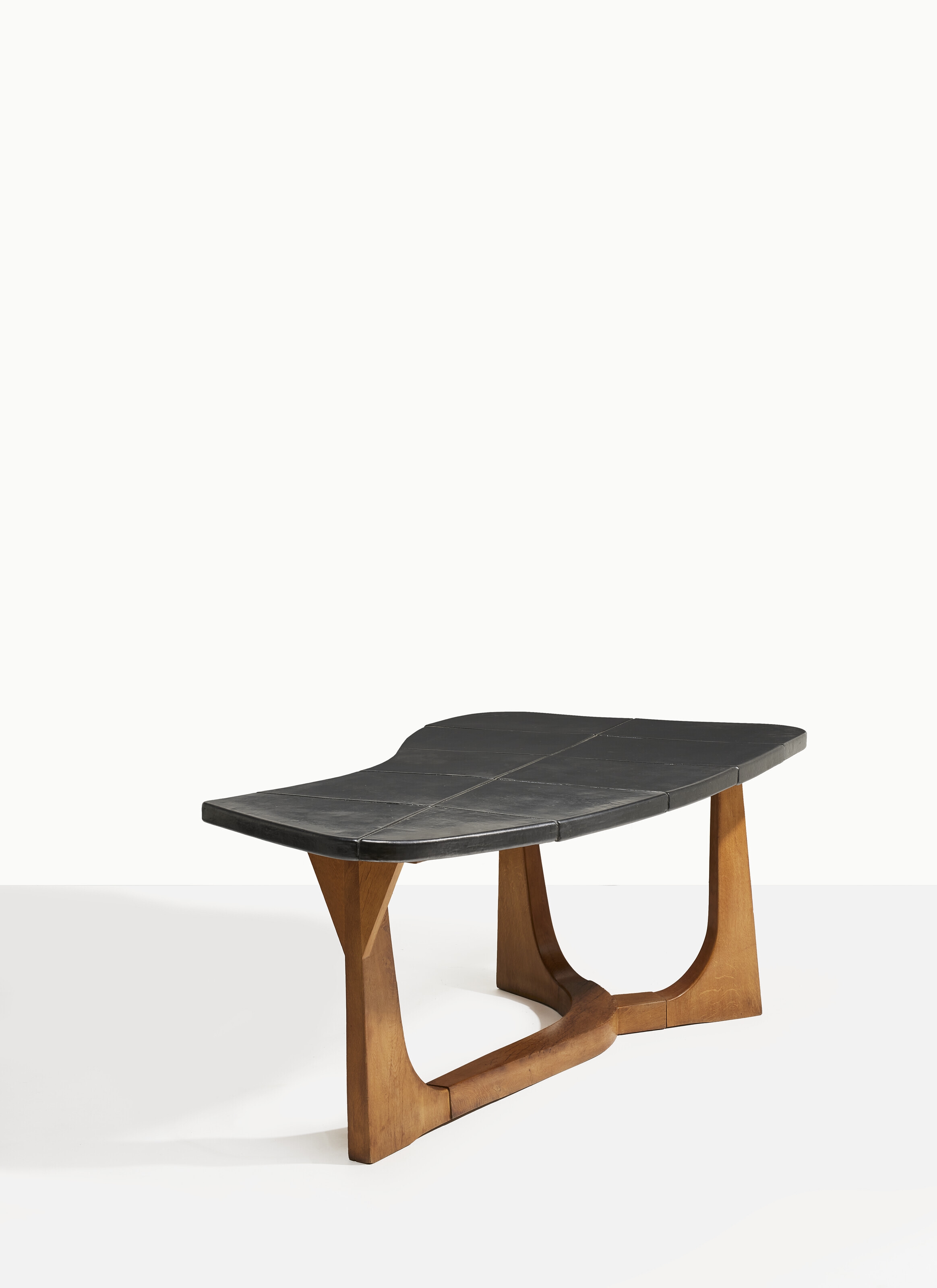 Janette Laverrière | TABLE DE SALLE À MANGER DE FORME LIBRE, PIÈCE ...