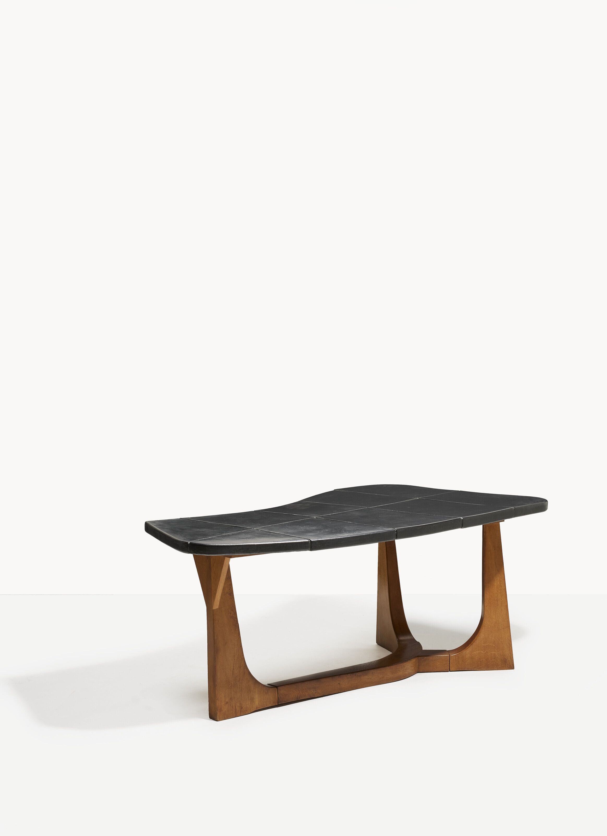 Janette Laverrière | TABLE DE SALLE À MANGER DE FORME LIBRE, PIÈCE ...